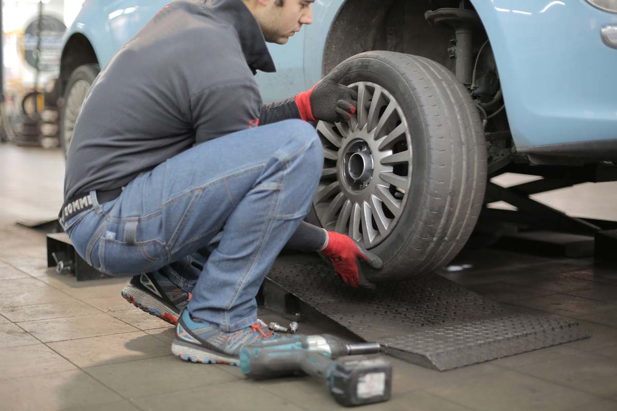 MGS Insurance | Guide On How To Change A Car Tire